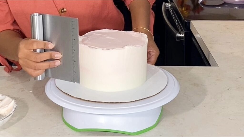 How to Frost a Smooth Cake - Heaven My Cake
