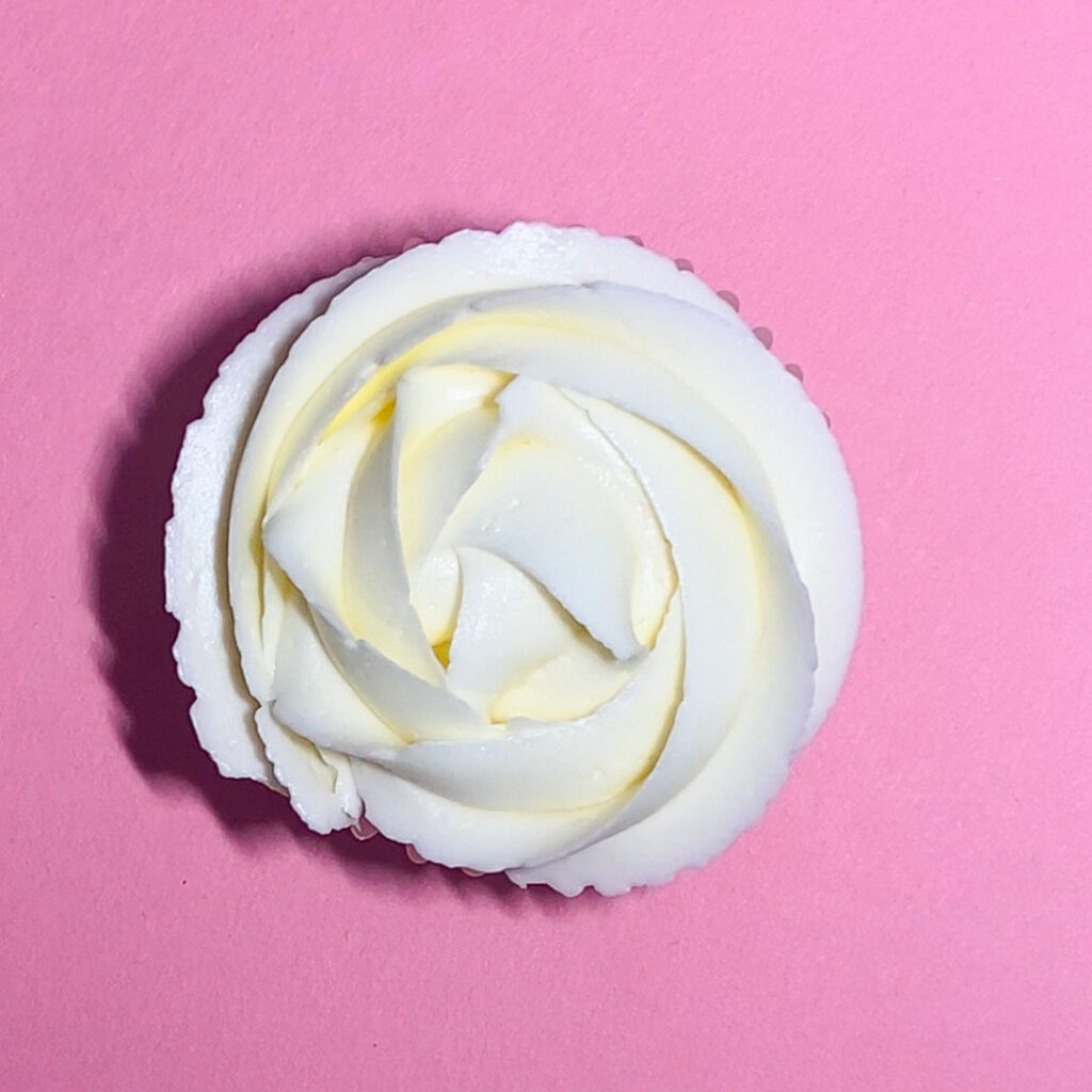 4 Easy Cupcake Designs Using Wilton's 1M Piping Tip - Heaven My Cake