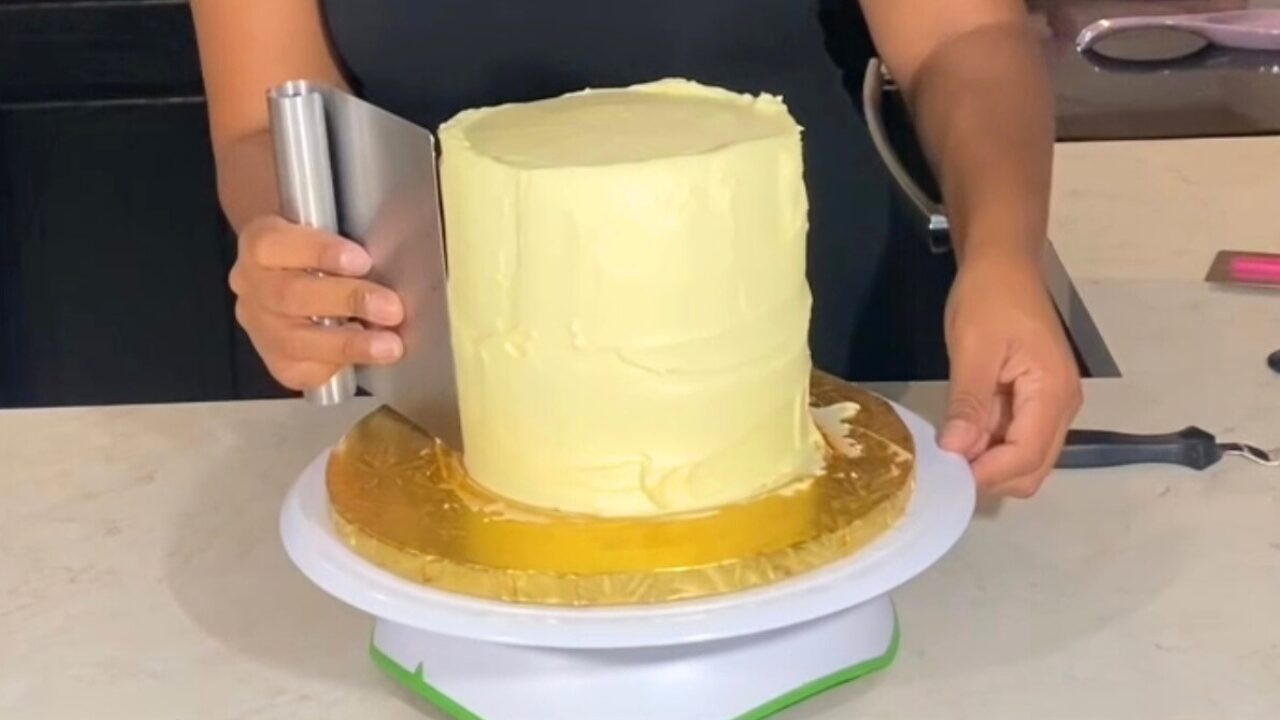 How to Build a Perfect Cake: Easy Tips for Beginners and Home Bakers ...